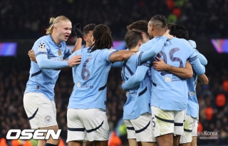 '5연패 +6G 무승' 펩, 경기 중 충격 자해..."어떻게 이렇게 못하지" -> 얼굴에 피 + 자국 남았다 - 머니투데이