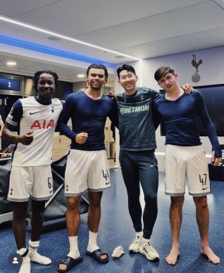 SON "자랑스럽다! 덕분에 특별한 밤" 골 넣은 토트넘 유스 3인방 '극찬'... 토트넘 UEL 16강 진출 성공! - 머니투데이