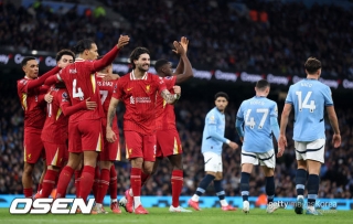 '벌써 30G 20AS!' 살라, 진짜 미쳤다...리버풀, 'KDB 부진' 맨시티 2-0 격파→리그 우승 보인다 - 머니투데이