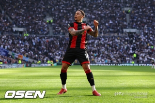 'EPL 통산 127호골 쾅!' 손흥민, 토트넘 대선배 넘었다→리그 역대 득점 공동 16위로 껑충 - 머니투데이