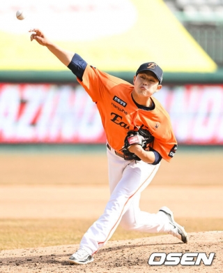 '159.7km' 첫 등판에 미쳤다. 문동주, 160.1km 토종 최고 구속 기록 경신할까 - 머니투데이