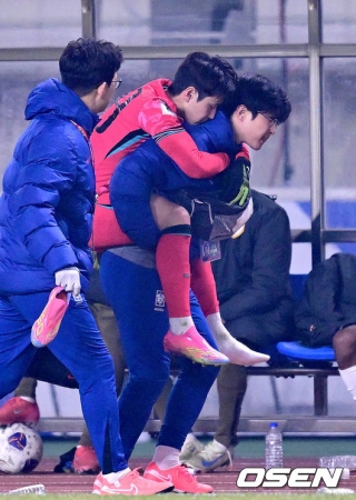 4강전 못 뛴다! 이강인 '부상 복귀전' 더 미뤄져... PSG "왼쪽 발목 다친 LEE, 아직 치료 받는 중"[공식발표] - 머니투데이