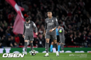 아스날 팬들, 역대 UCL 최악 졸전 펼친 레알 향한 조롱..."토트넘이 변장하고 뛰고 있네?" - 머니투데이