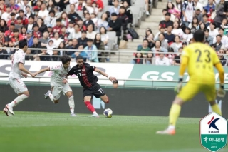 '뼈아픈 GK 실수' 서울, 홈에서 수원FC와 1-1 무승부... GK 강현무 뼈아픈 실책[오!쎈 현장] - 머니투데이