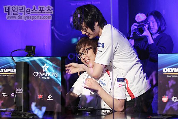 [LOL 챔스] MVP 오존, SKT 2팀 꺾고 창단 첫 결승 진출! - 머니투데이