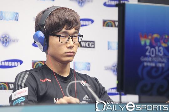 [WCG 2013] KT 주성욱, 병력 폭발시키며 이신형 격파! 1-1 - 머니투데이